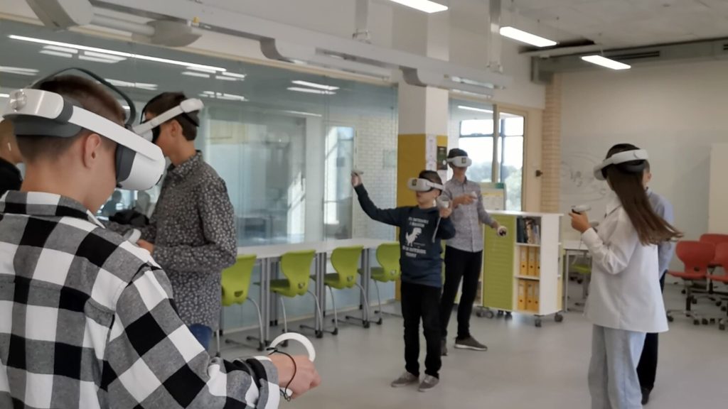 Turnkey VR Classroom: Complete Solution from Educational Content and VR ...